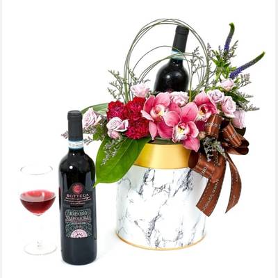 Bottega Wine Gift Set: Order Flowers Online | Interflora India | JVS1414226